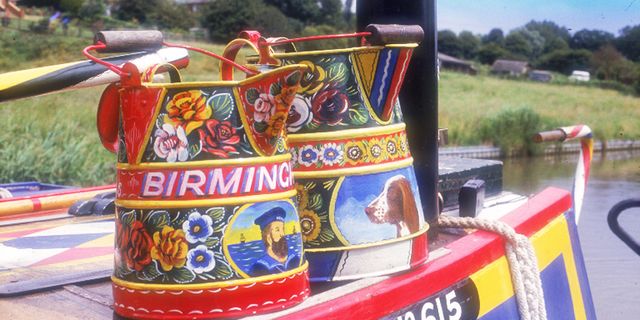 Roses & Castles - canal folk art | Canal & River Trust