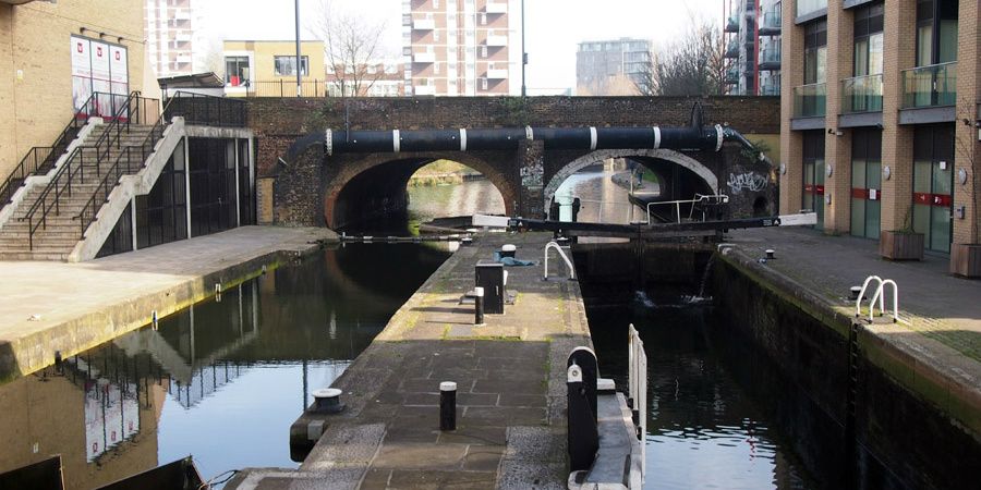 Commercial Road Lock - Regent's Canal | Canal & River Trust