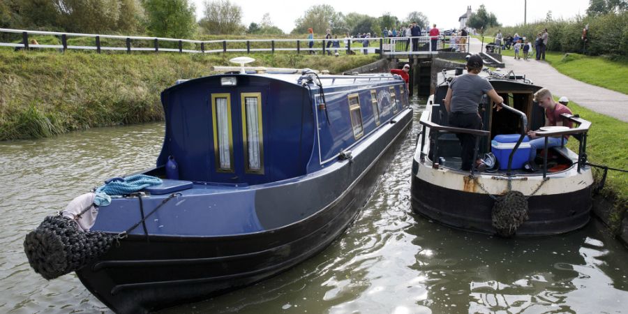 Boating through Foxton | Places to visit