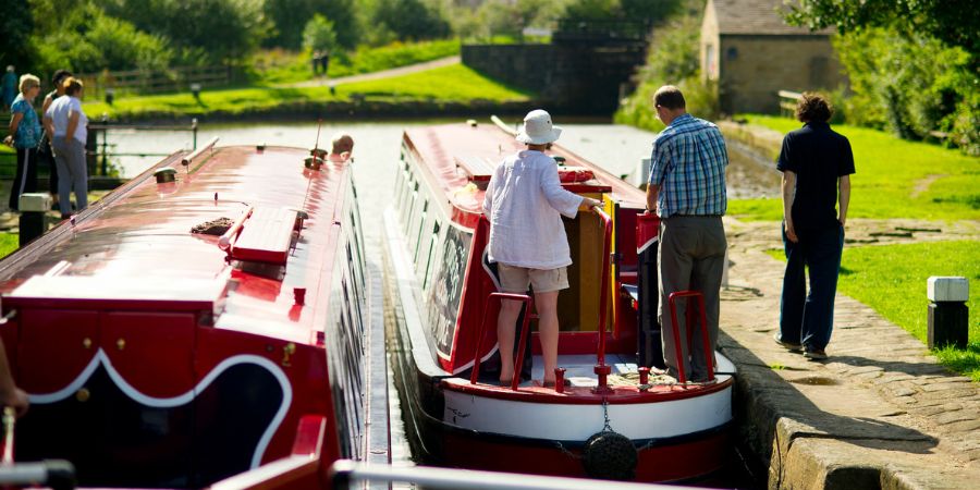 Boat holidays and trips | Canal & River Trust