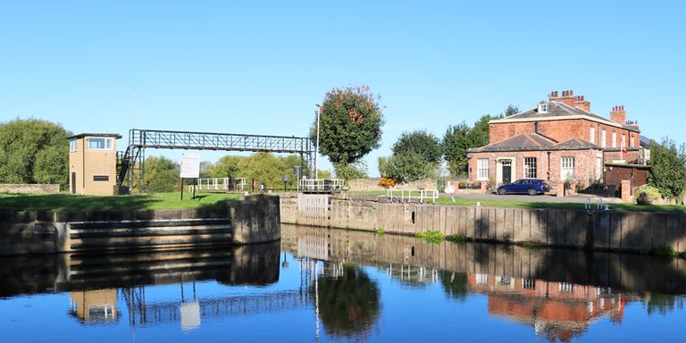 Historic canal walk at Castleford | Canal & River Trust
