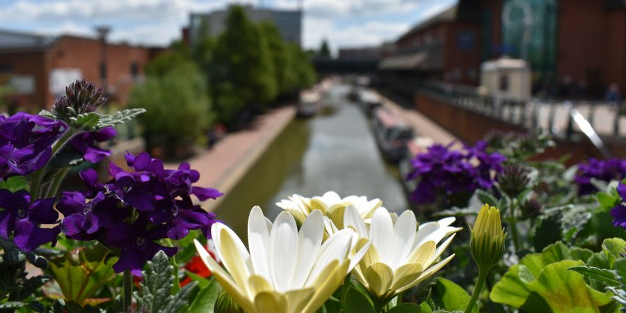Our favourite waterway motorway stop-offs | Canal & River Trust