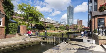Wellbeing walk in Manchester | Canal & River Trust