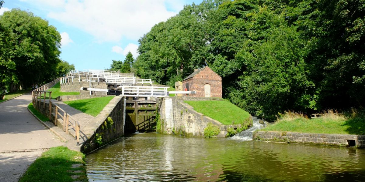 Walk from Bingley to Saltaire | Canal & River Trust