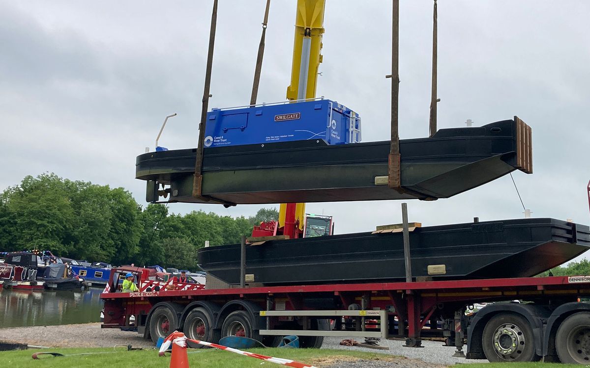 500 tonnes of canal boats to be craned into Crick Marina for Boat Show ...