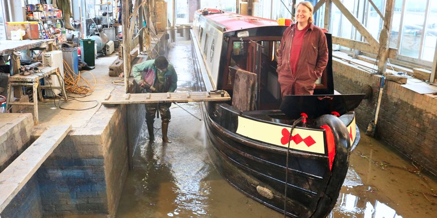 Hull maintenance | Canal & River Trust