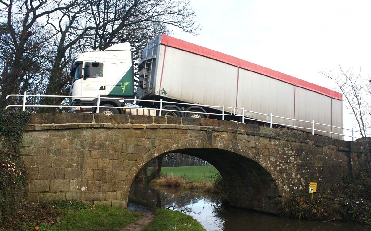 Artificial Intelligence helps to protect historic canal bridges from ...