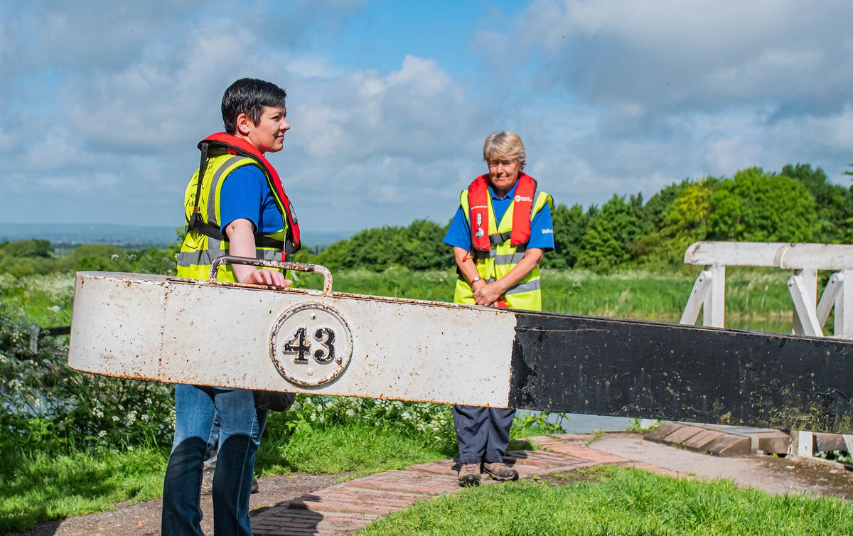 Volunteer lock keeper | Canal & River Trust